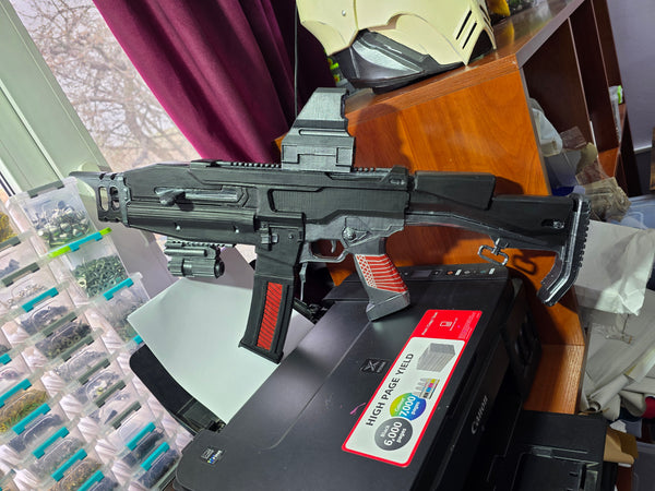 UF-16 Inspector from Helldivers 2 with SMG-32 Reprimand – GNG Cosplay