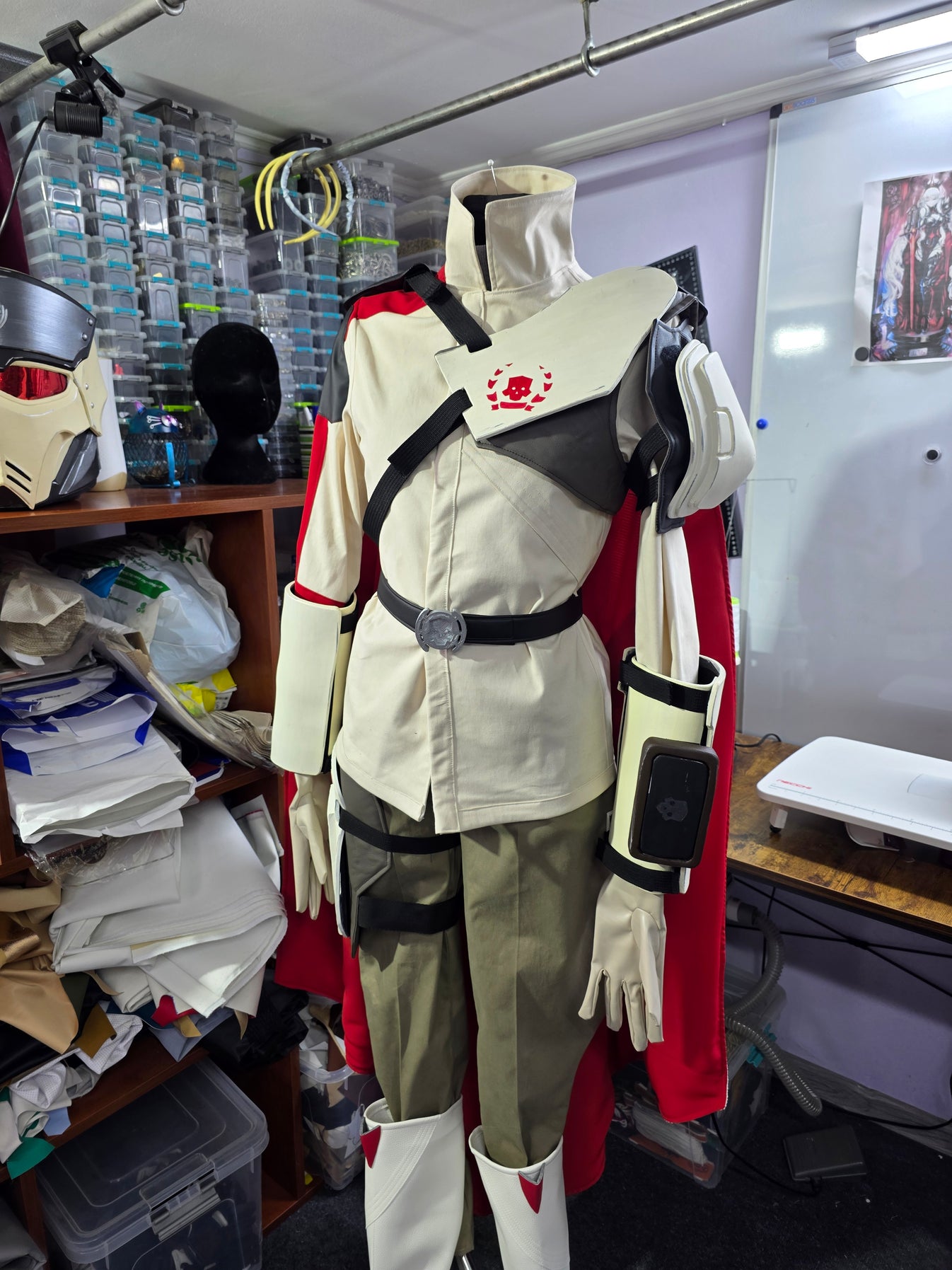 UF-16 Inspector from Helldivers 2 with SMG-32 Reprimand – GNG Cosplay