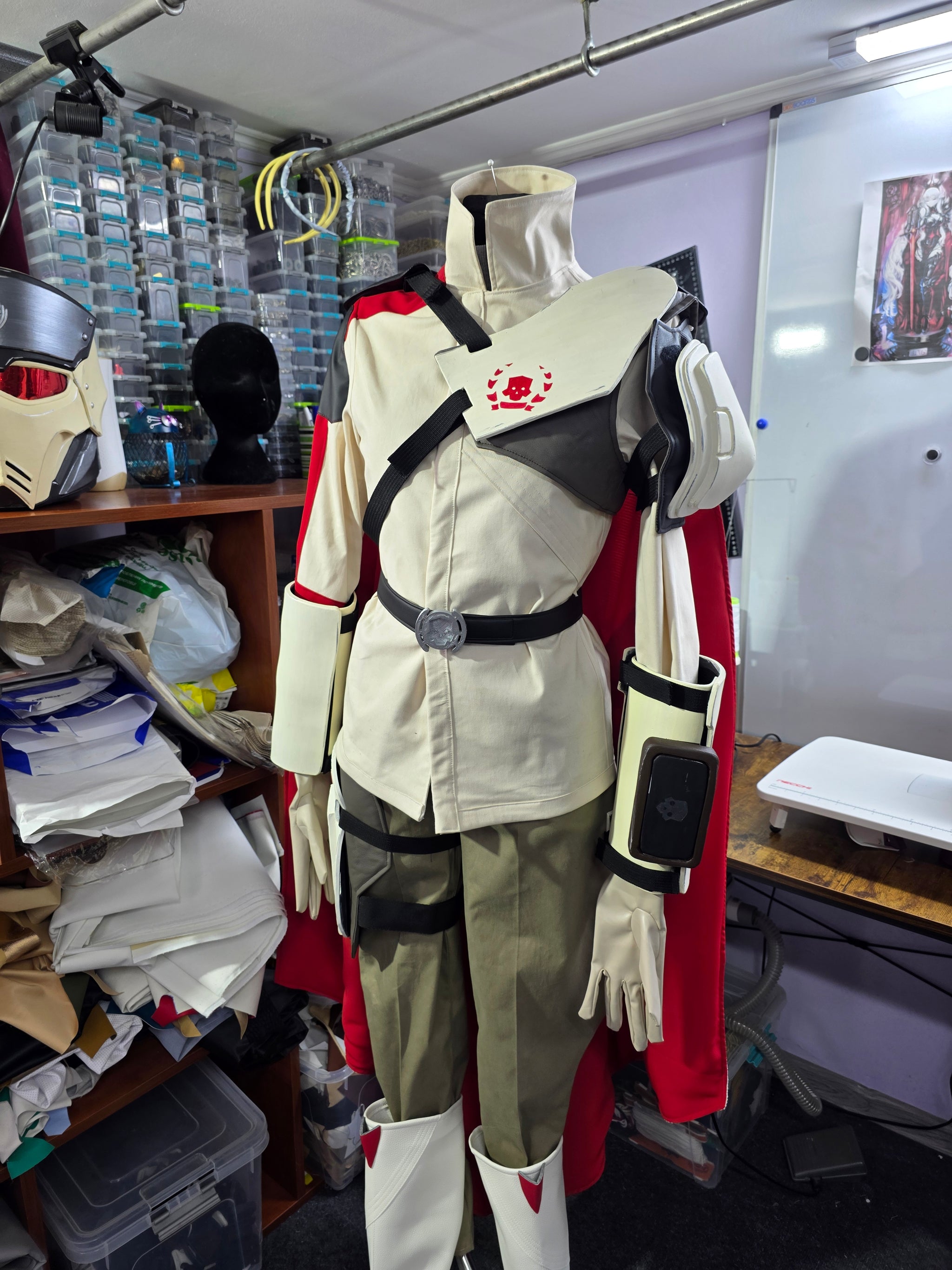 UF-16 Inspector from Helldivers 2 with SMG-32 Reprimand – GNG Cosplay