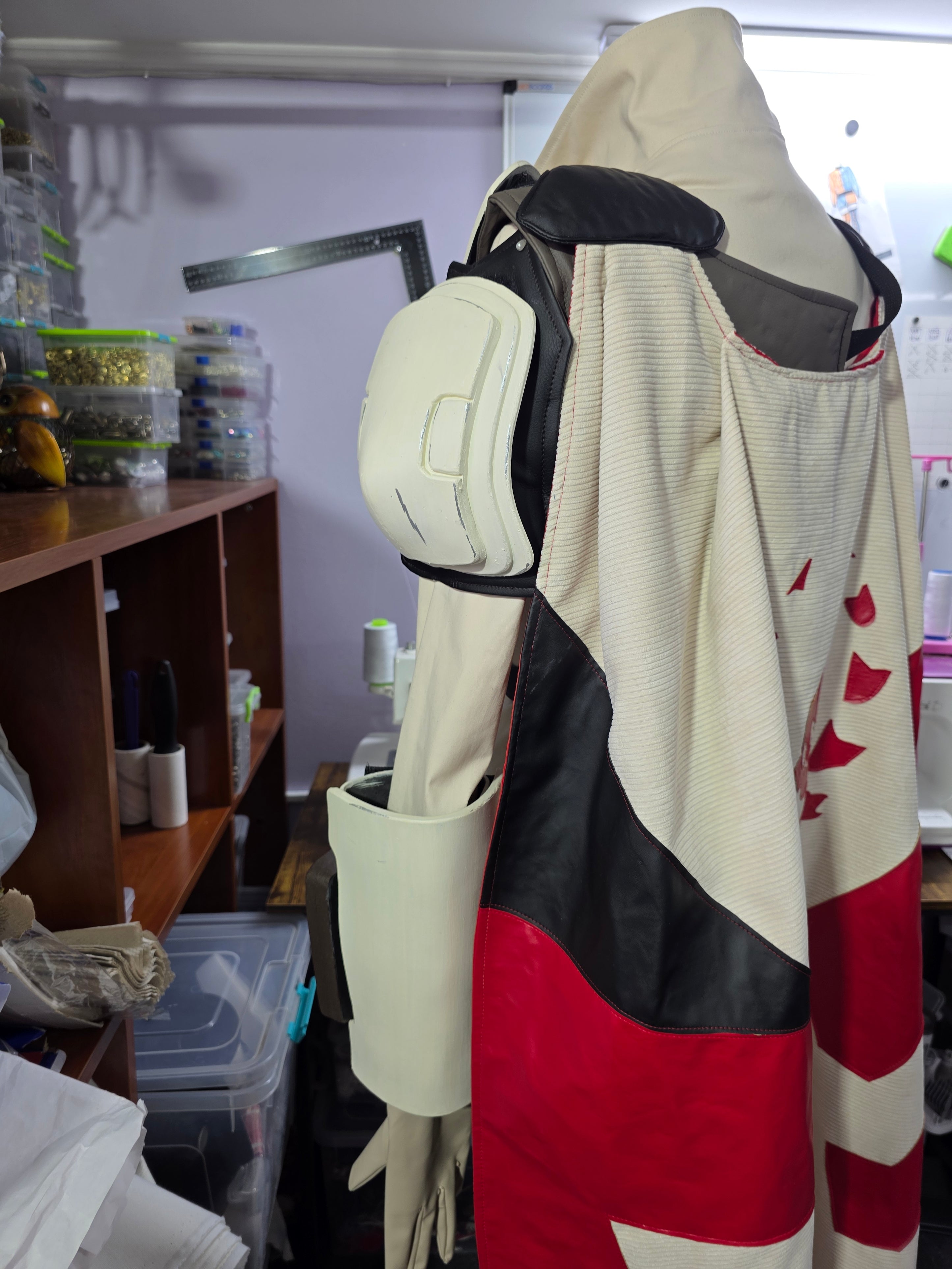 UF-16 Inspector from Helldivers 2 with SMG-32 Reprimand – GNG Cosplay